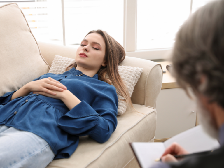 Hypnosis for Sleep: How It Works and 4 Meditation Examples